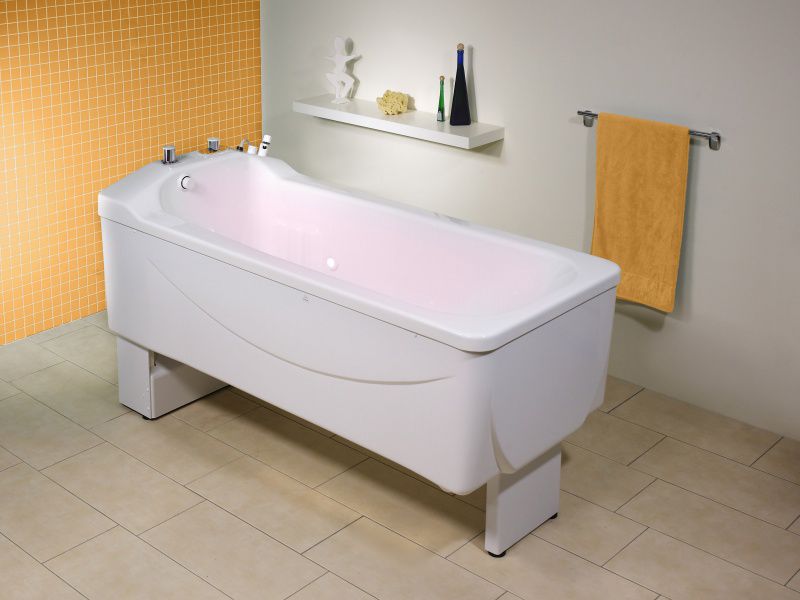 Electric medical bathtub - Rügen - Trautwein - height-adjustable