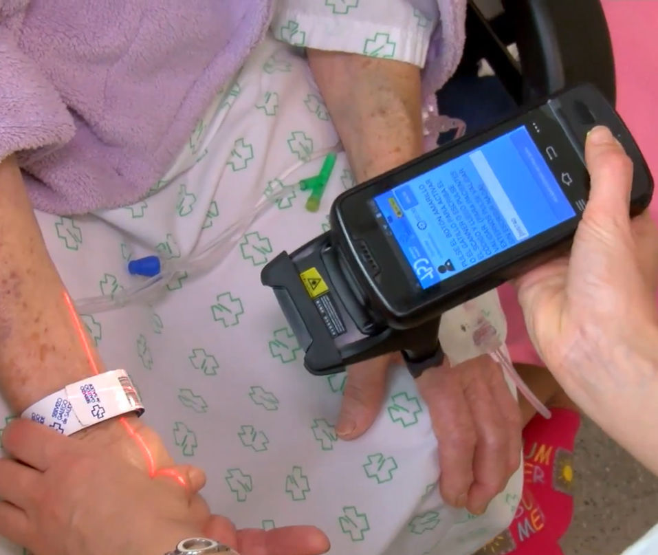 Medication management software - Athos™ Ucri - APD, S.A. - barcode ...