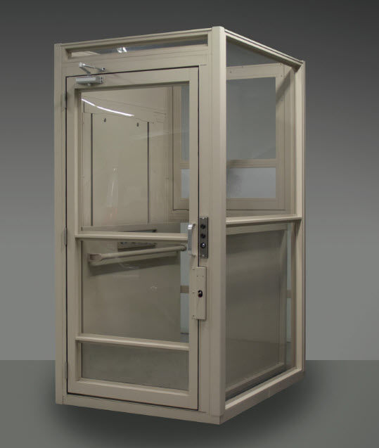 People with reduced mobility elevator - Multilift Enclosure - Savaria