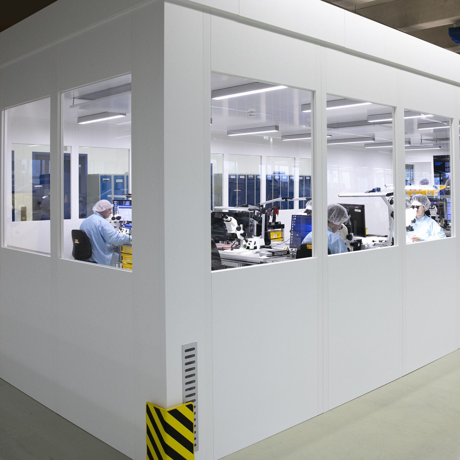 Pharmaceutical laboratory clean room - Sauberraum CleanEasyCell ...
