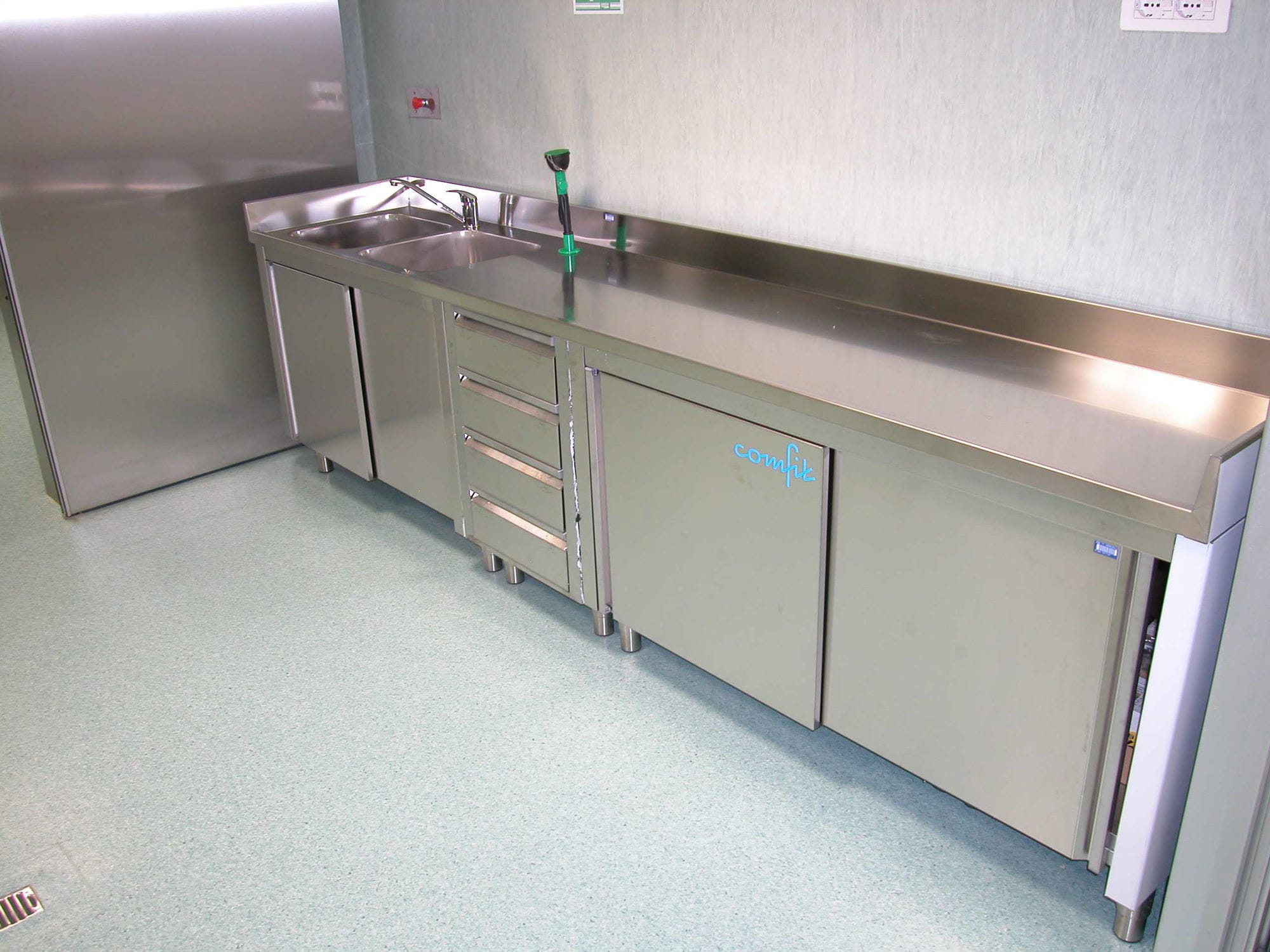 Laboratory worktop - comfit s.r.l - pharmacy / with drawer / with sink