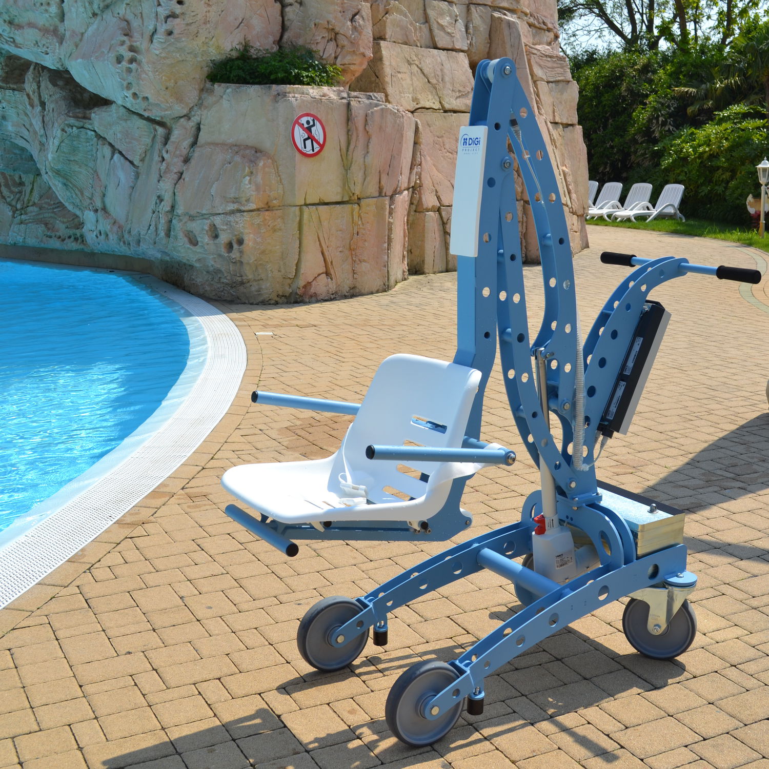 Battery-operated patient lift - ECOPOOL - DiGi Project - on casters / pool