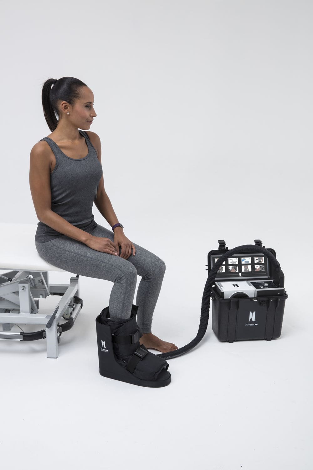 Cryotherapy unit - PHYSIOLAB® S1 - Physiolab Technologies - leg ...