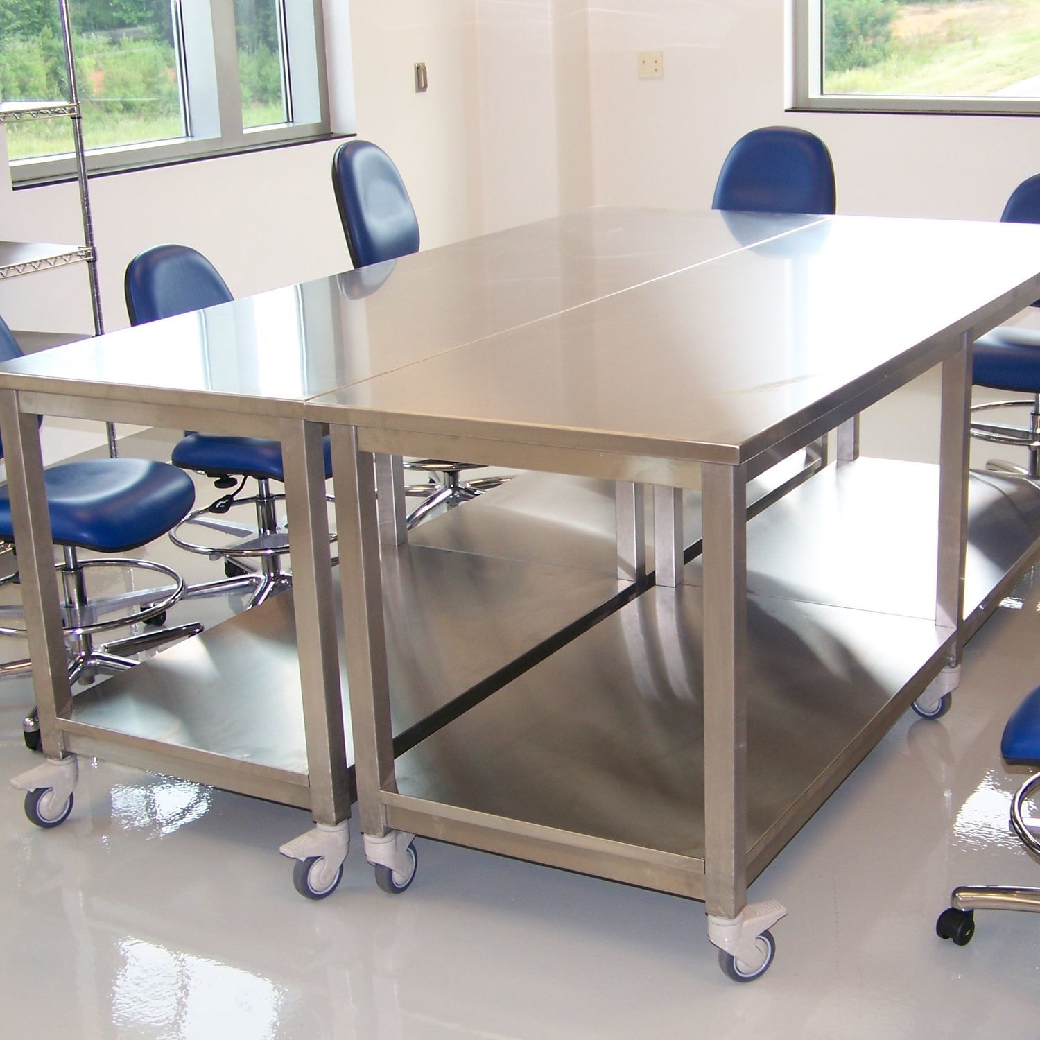 Work table - Mott Manufacturing - laboratory / rectangular / mobile
