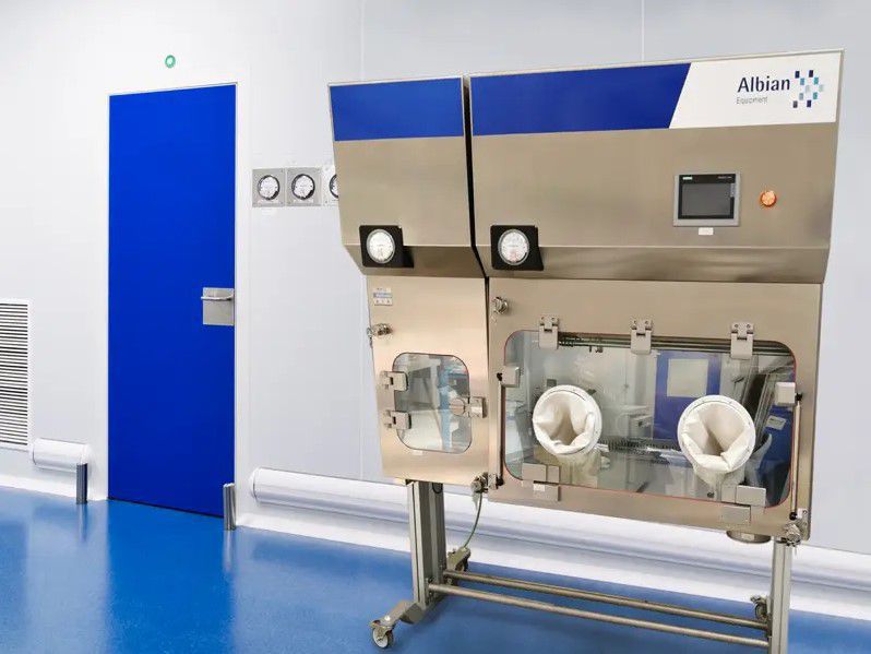 Class III isolator - Albian Group - sterile / transfer / controlled ...