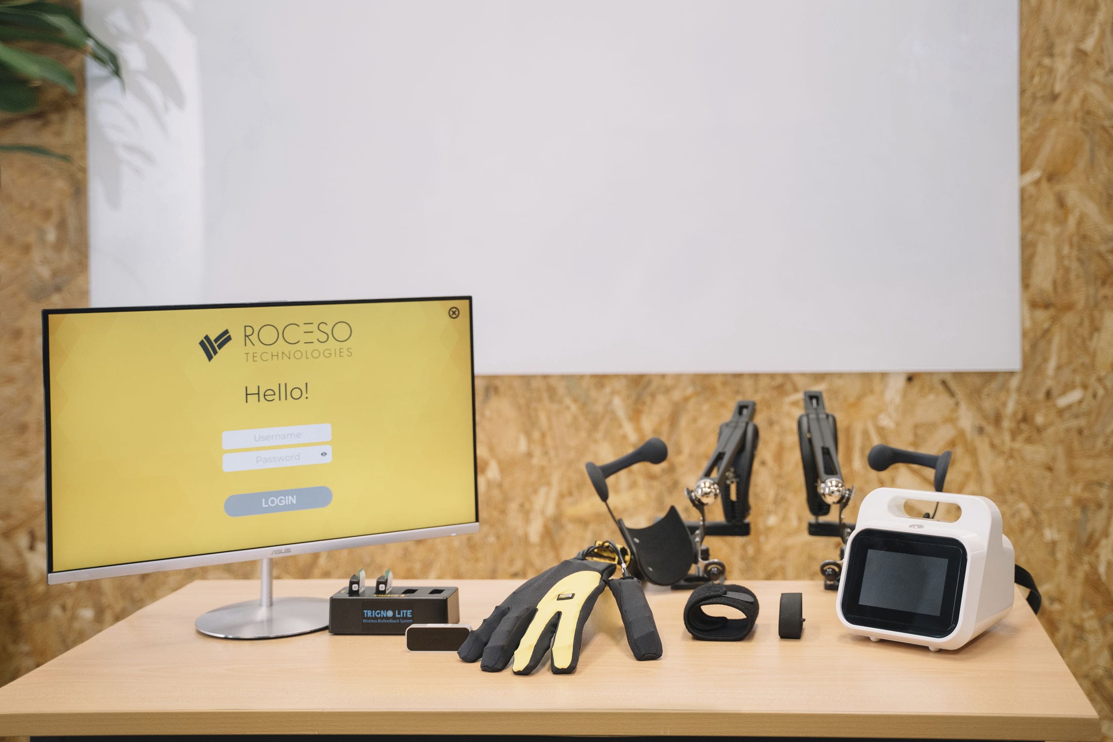 Hand mobility rehabilitation system - EsoGLOVE™ Myo - Roceso ...