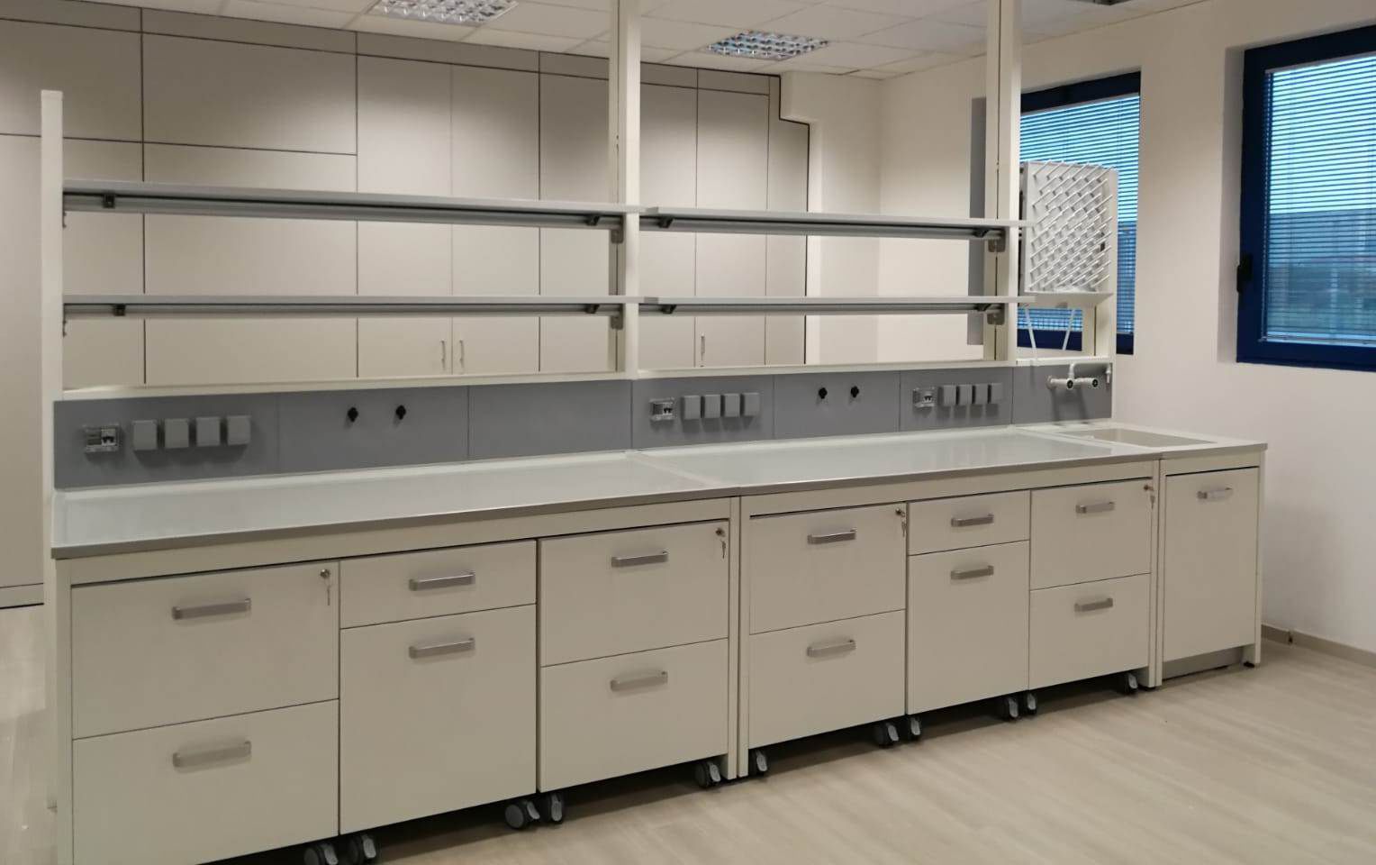 Histopathology laboratory bench - MONOLITE IPERGRES® - MONOLITE ...