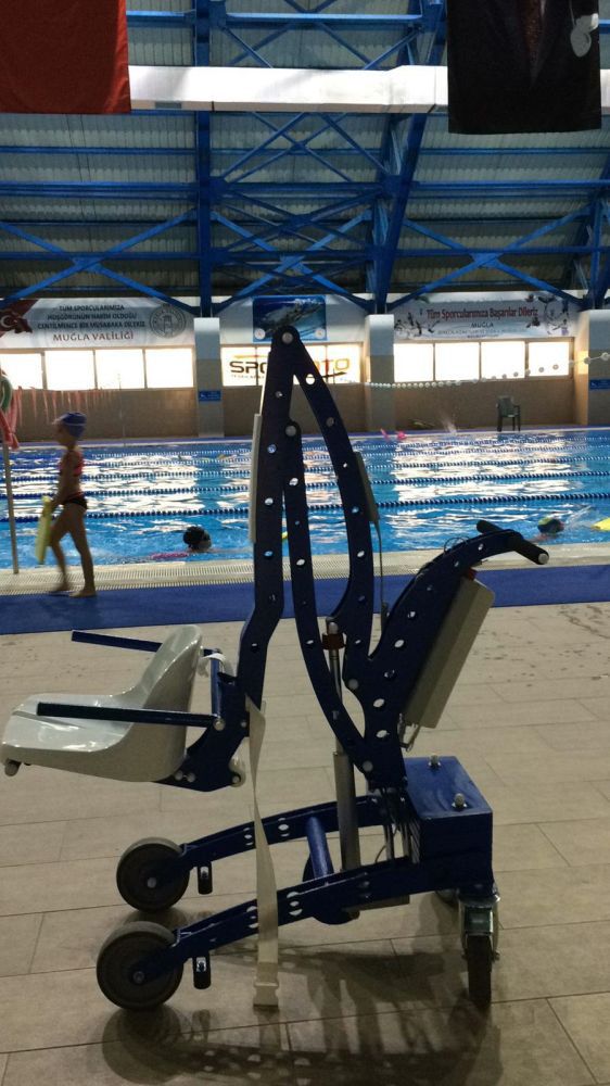 Battery-operated patient lift - NARTPRO - Nart Access - on casters / pool