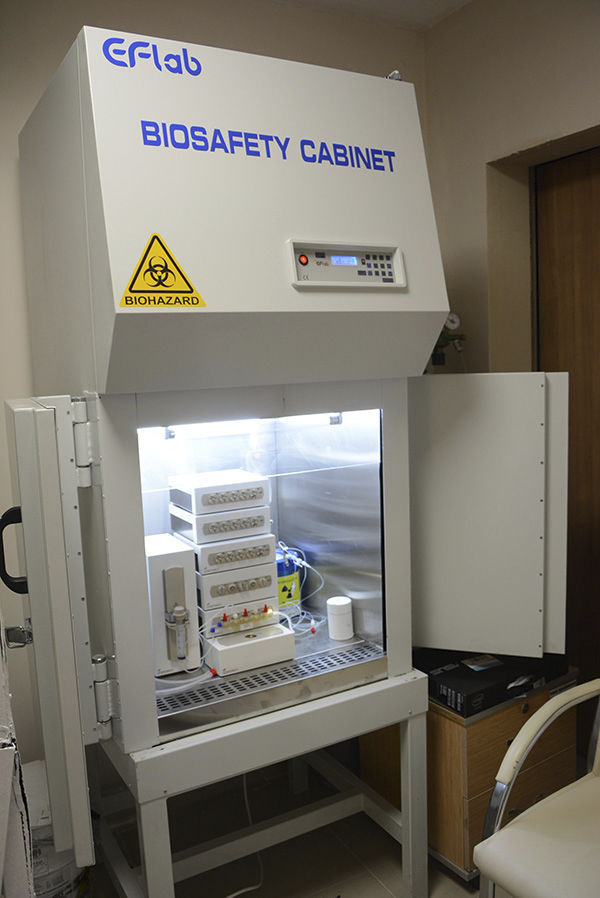 Laboratory cabin - EFLAB - for radiopharmacy / floor-standing / HEPA