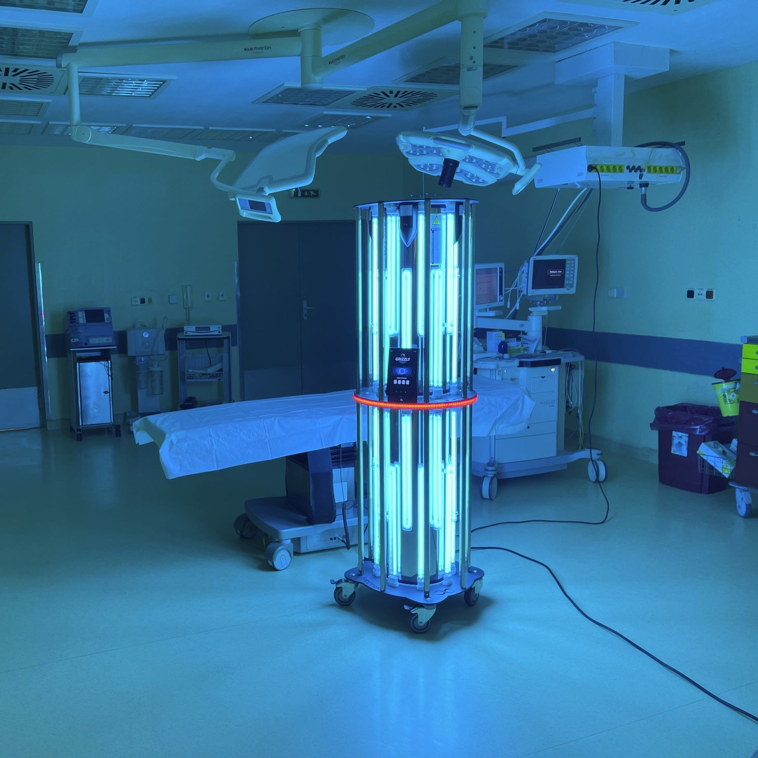 UVC disinfection system - Spectra Infinity - Grizzly Robotics ...