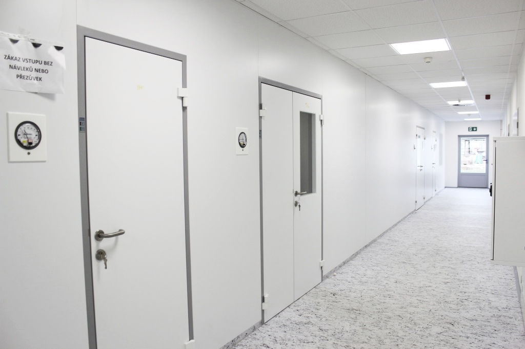 Operating room door - 104.04 - FORCLEAN - swing / glass / double