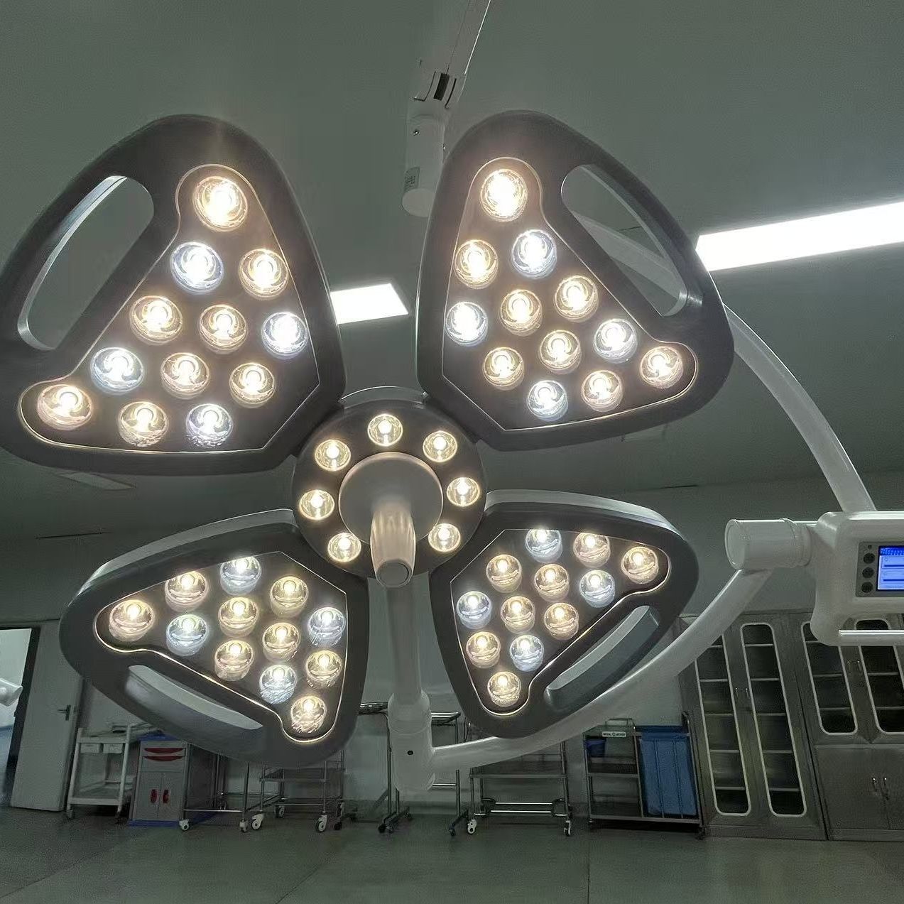 Mobile surgical light - 760 - Jiangsu Fuyou Medical - ceiling-mounted / LED / 220V / 50Hz