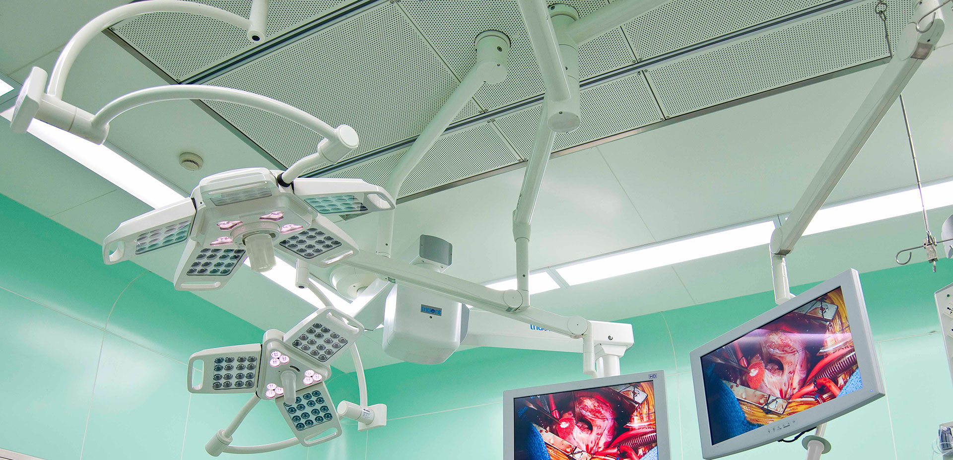 Ceiling-mounted surgical light - Woodmans Meditech - LED