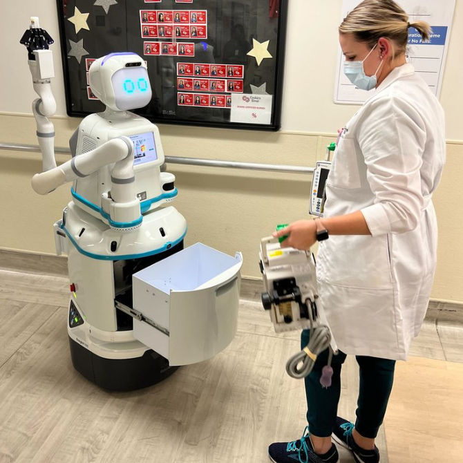 Healthcare facility telepresence robot - Moxi - Diligent Robotics - teleassistancy
