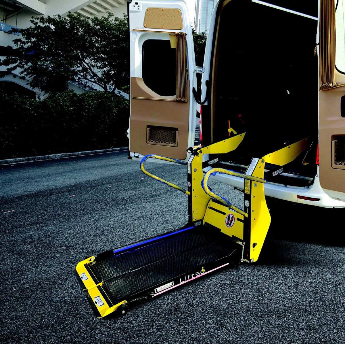 Bus wheelchair accessible vehicle - RN INDUSTRY - rear-entry