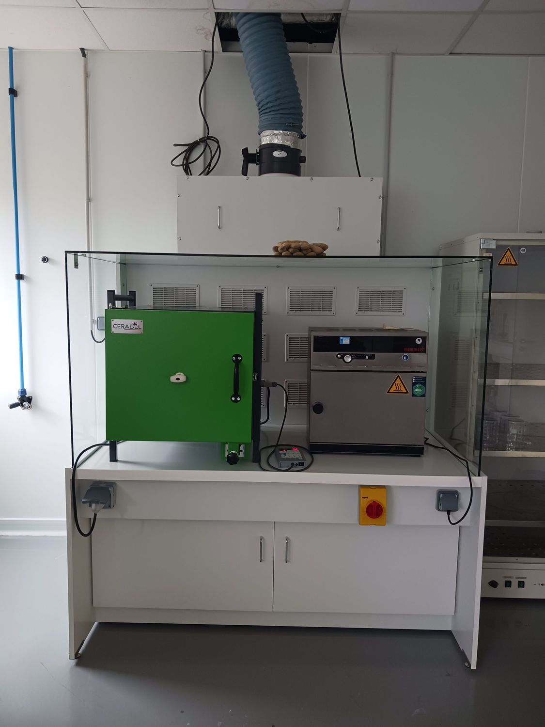 Exhaust fume hood - T - ADS Laminaire - laboratory / benchtop / with ...