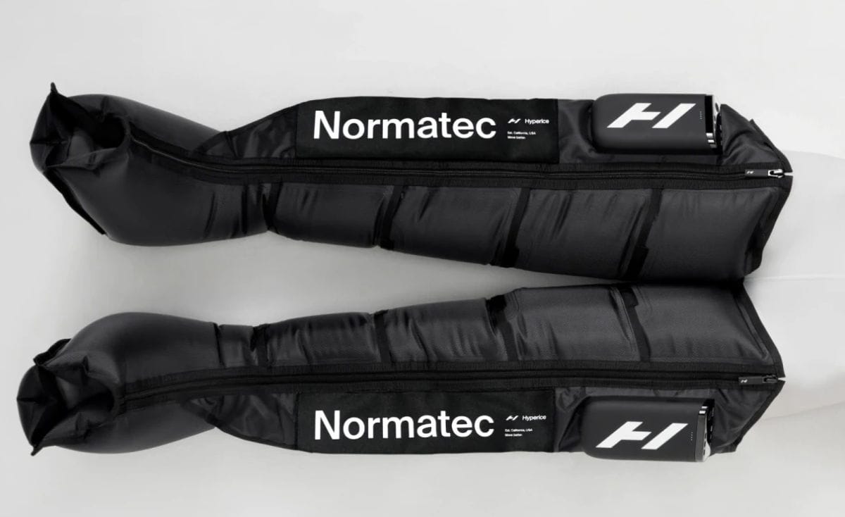 Leg pressure therapy unit - Normatec Elite - Hyperice - transportable