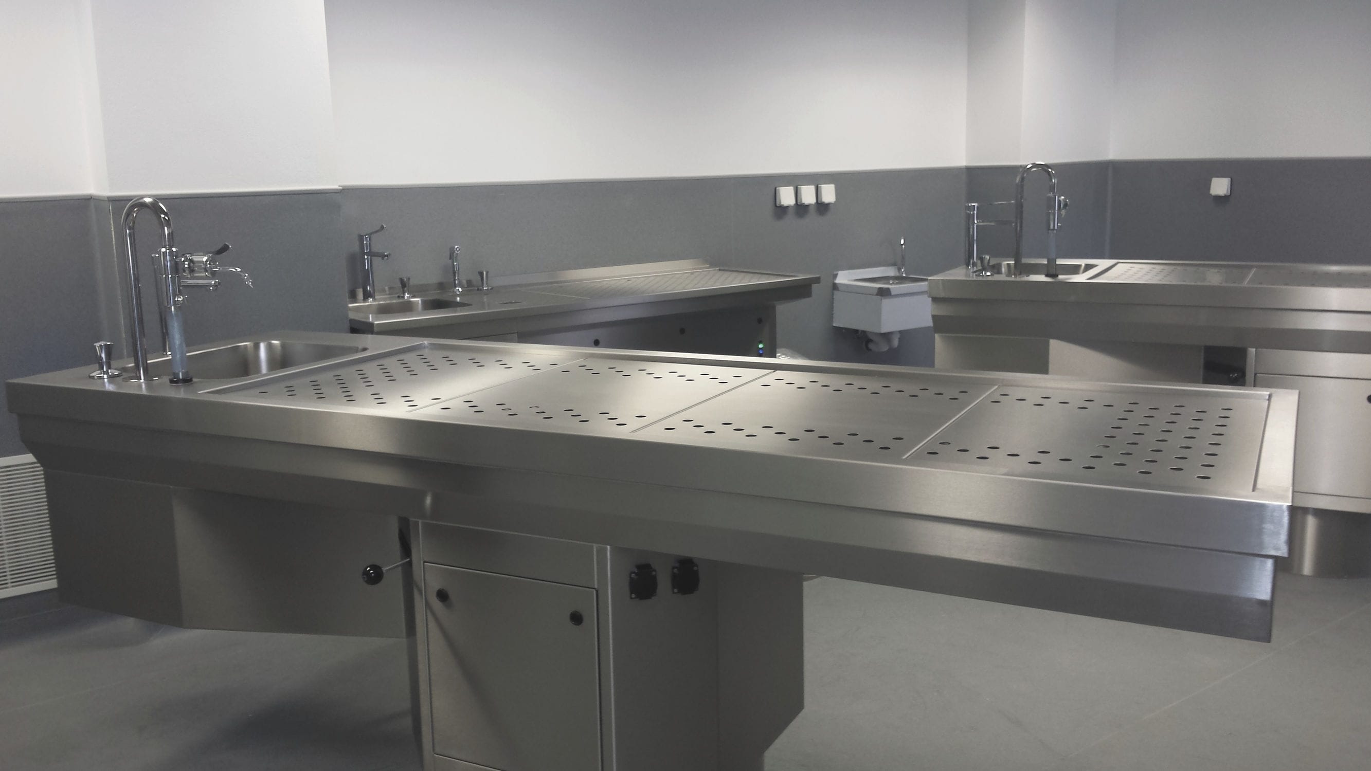 Forensic autopsy table - 80548 - Funeralia - for histopathology ...