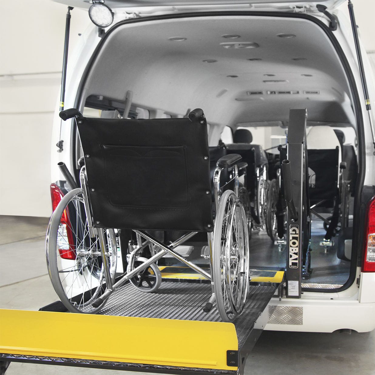 Van wheelchair accessible vehicle - smuhv - Paramed International ...