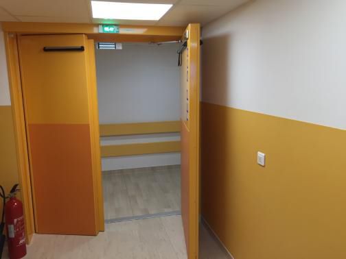 Radiation protection door - DIB Radioprotection - for radiation therapy ...