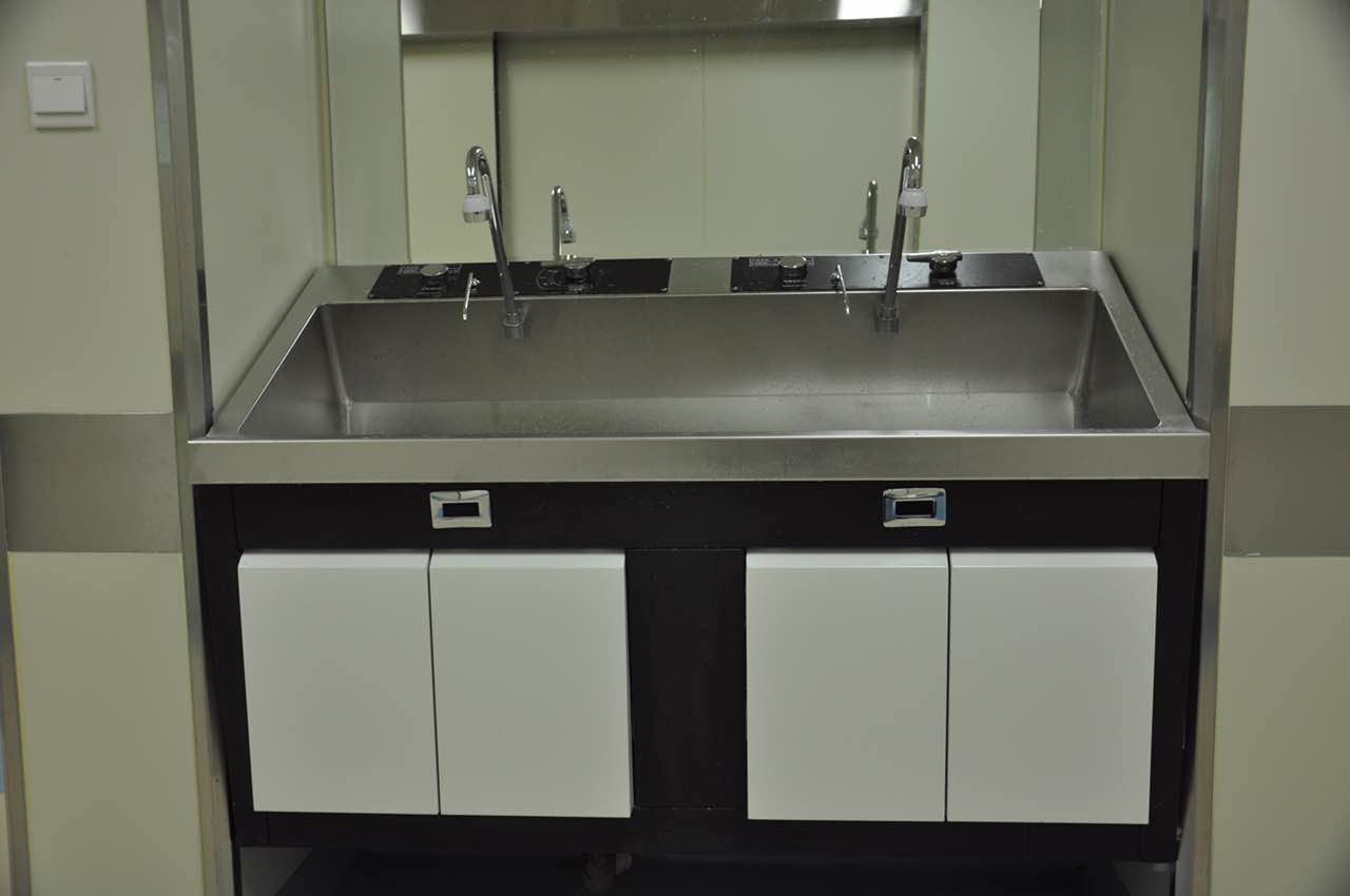 4-station surgical sink - BF-SS - BLACKFISH INDUSTRIES (SHANGHAI) CO ...