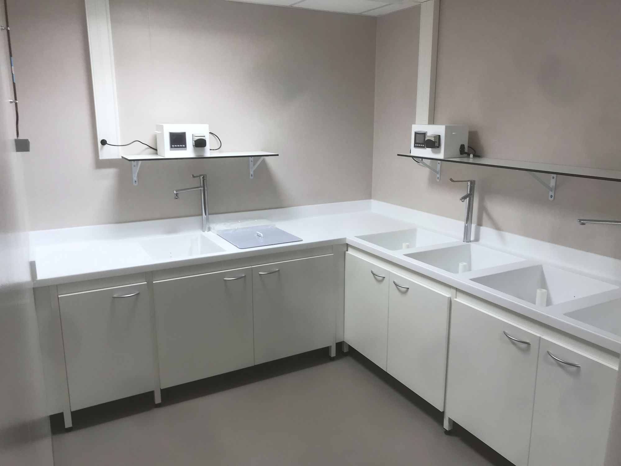 Laboratory worktop - EDRA MEDICAL - with sink / with storage unit
