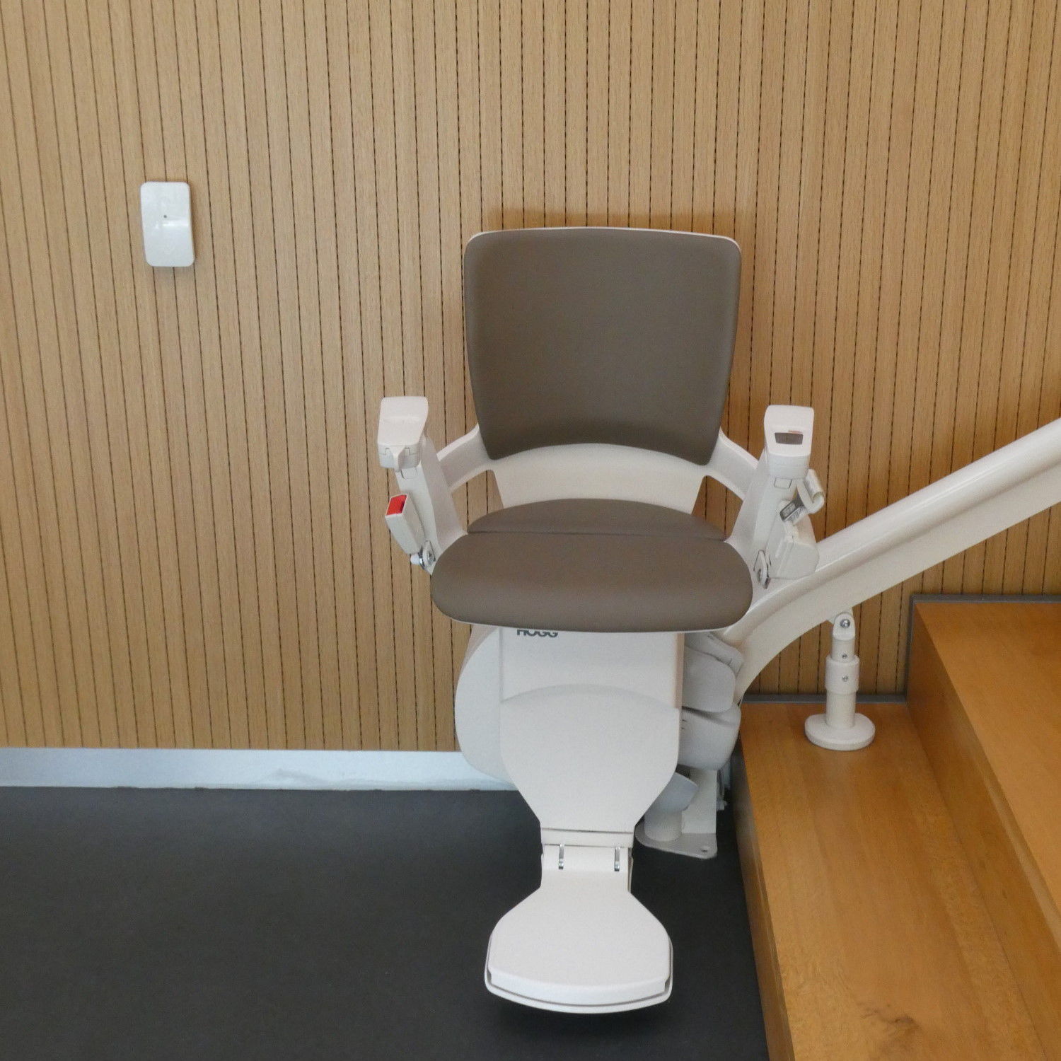 Curved staircase stairlift - Mono Smart - Högg Liftsysteme - for humans