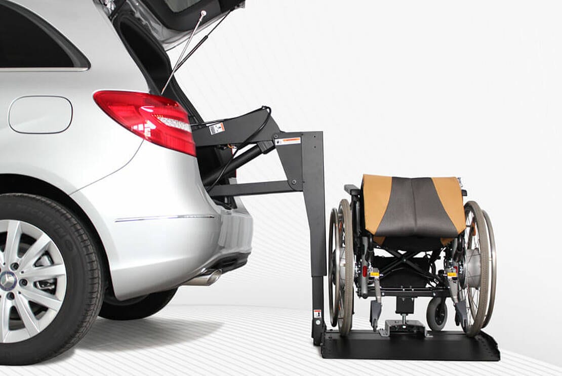 Wheelchair lifting platform - PARAVAN - vehicle-mounted
