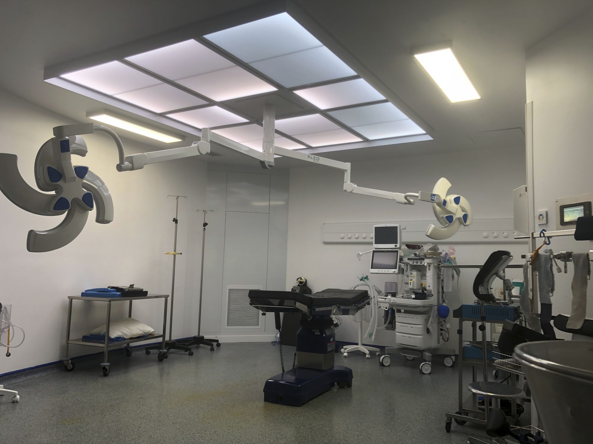 Operating room laminar flow module - ATA MEDICAL - ophthalmic surgery ...