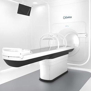 Stereotactic radiation therapy linear particle accelerator - Versa HD ...