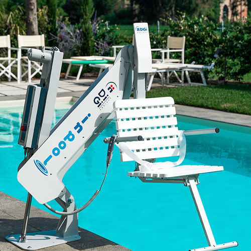 Battery-operated patient lift - InPool - DiGi Project - free-standing ...