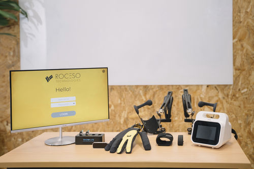Hand mobility rehabilitation system - EsoGLOVE™ Myo - Roceso ...