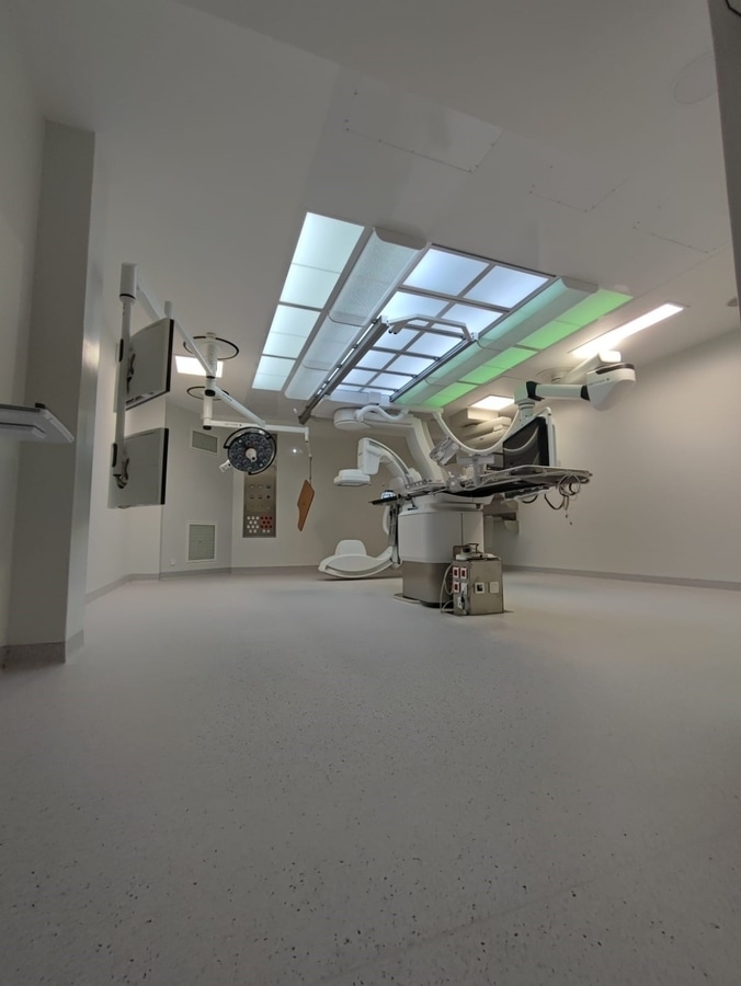 Hybrid Laminar Air Flow ceiling - 91240 Saint-Michel-sur-Orge, France ...