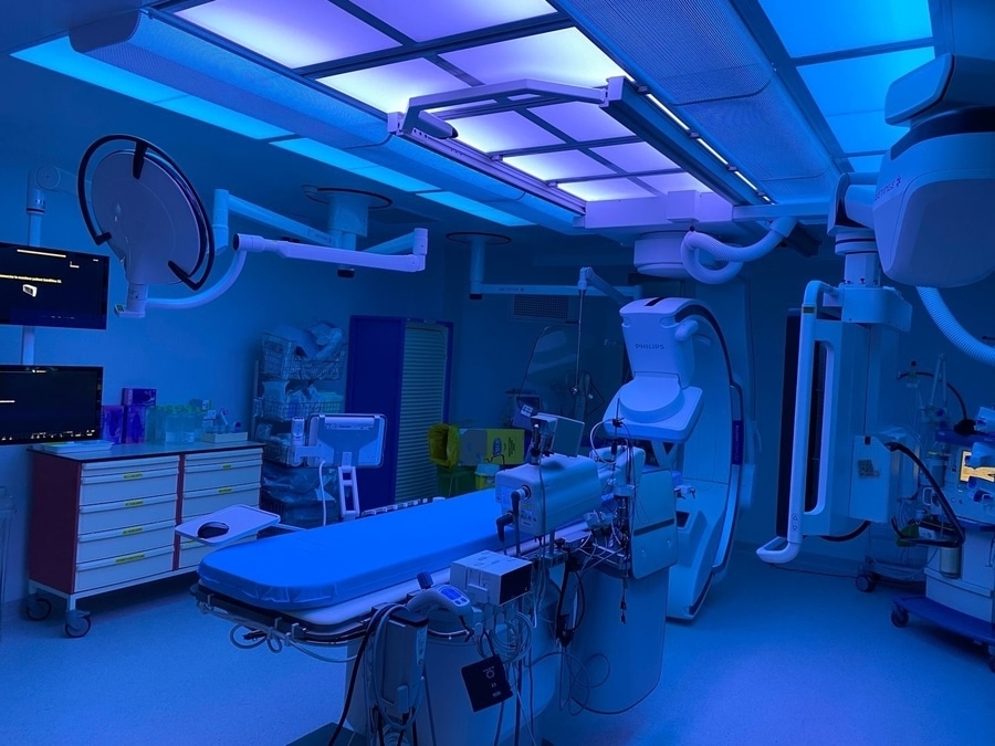 Hybrid Laminar Air Flow ceiling - 91240 Saint-Michel-sur-Orge, France ...