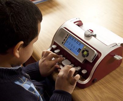 Máquina de escrever braille eletrônica - SMART Brailler - Perkins - com ...