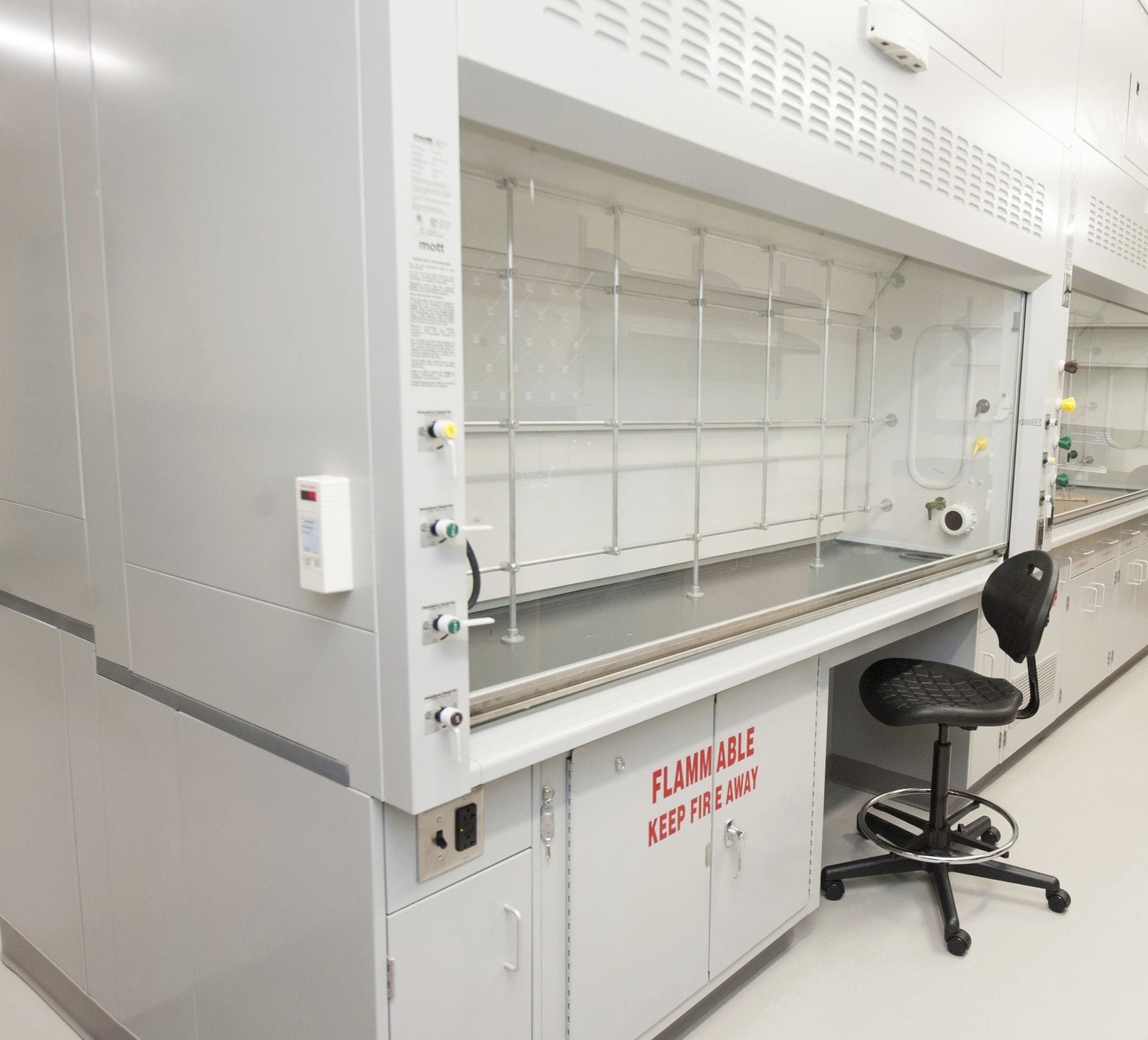 Capela química - Mott Manufacturing - de laboratório / de piso / em aço ...